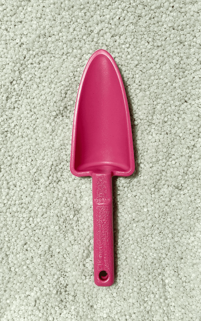 Womby hand trowel